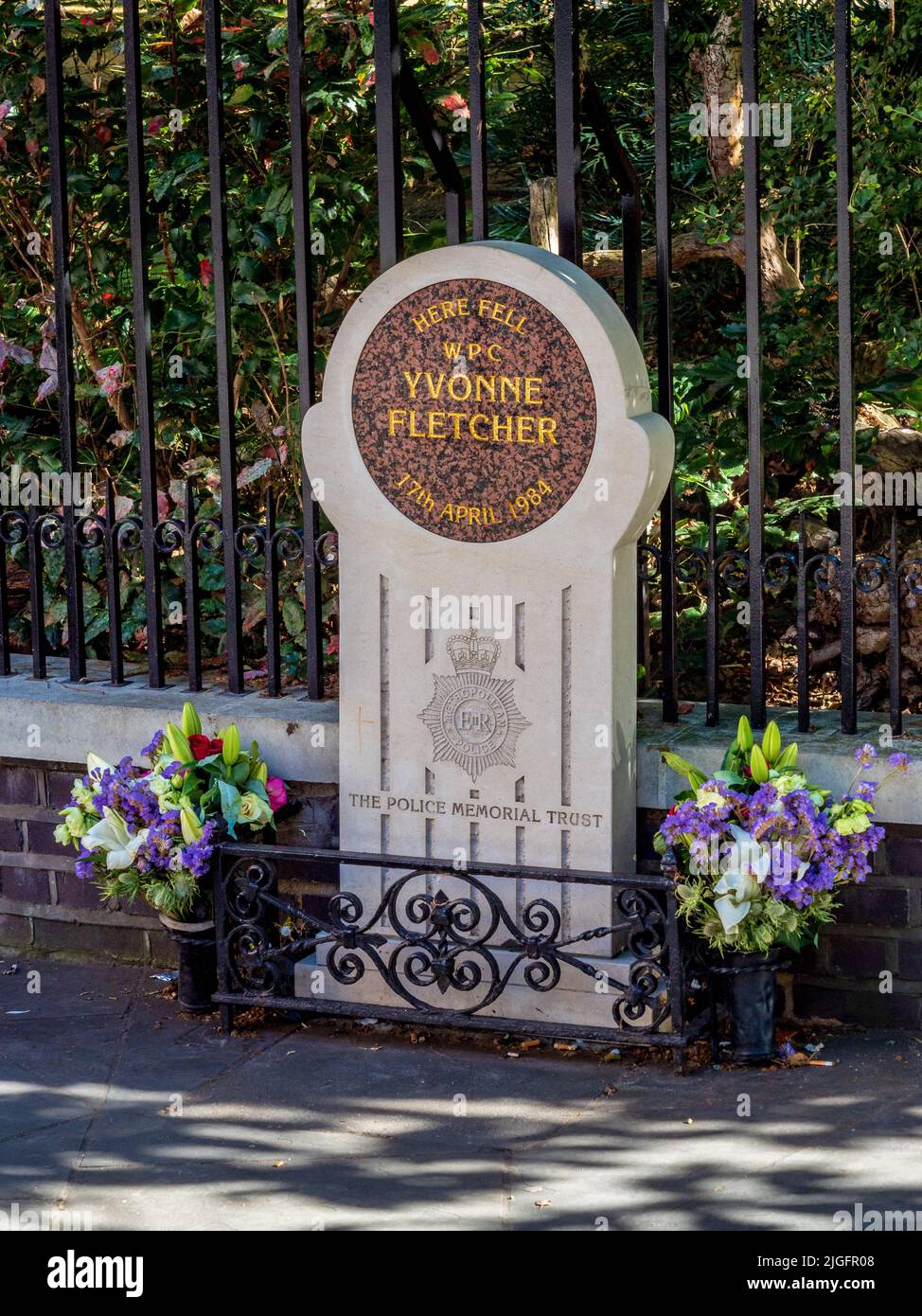 WPC Yvonne Fletcher Memorial St Jame's Square Londres. Yvonne Fletcher ...