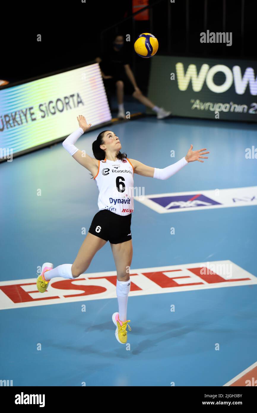 Saliha sahin Banque de photographies et d’images à haute résolution - Alamy