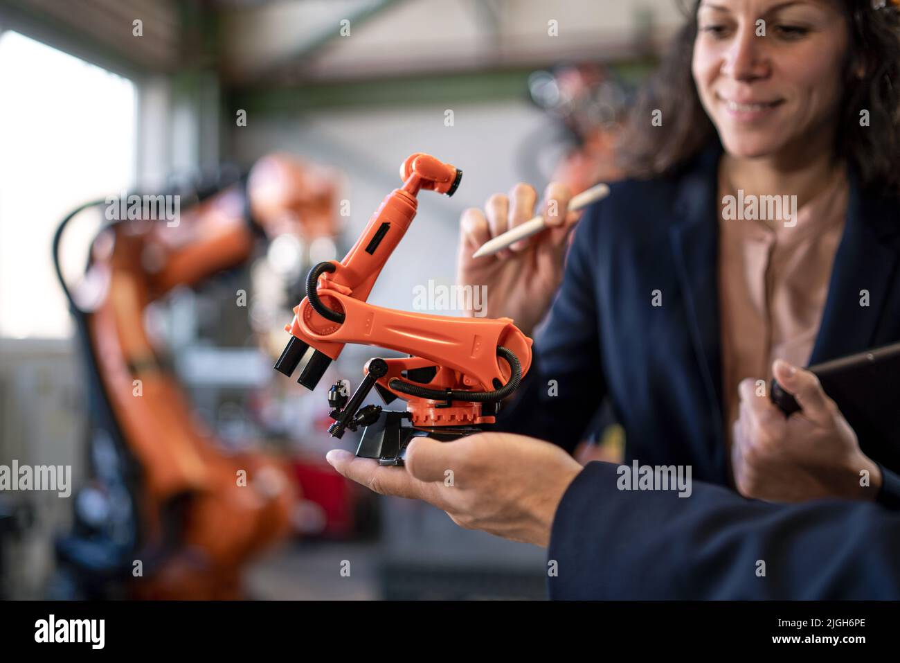 Robotic arm man Banque de photographies et d’images à haute résolution ...
