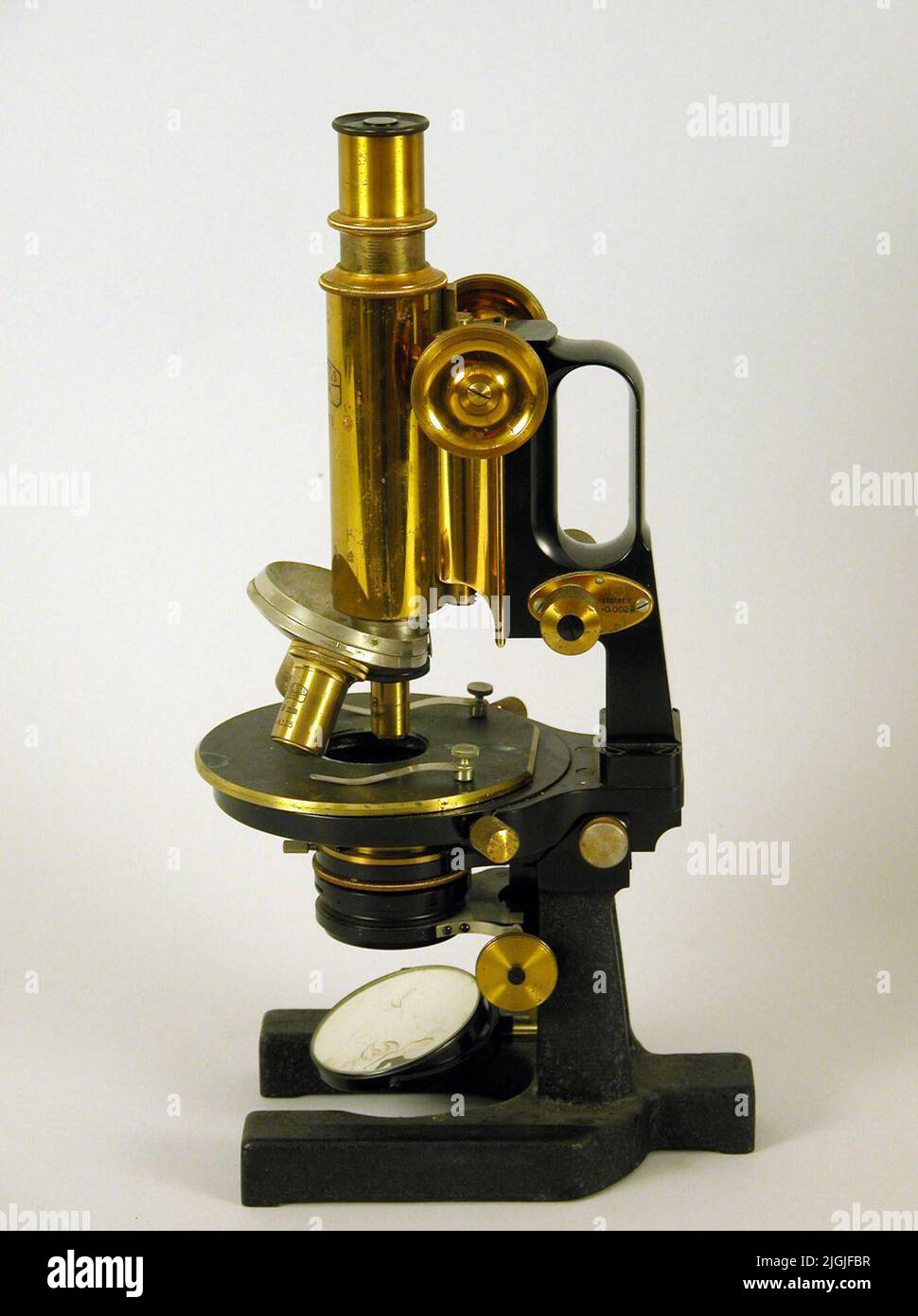 Microscope Mikroskop dans une boîte de rangement en bois précieux avec ...