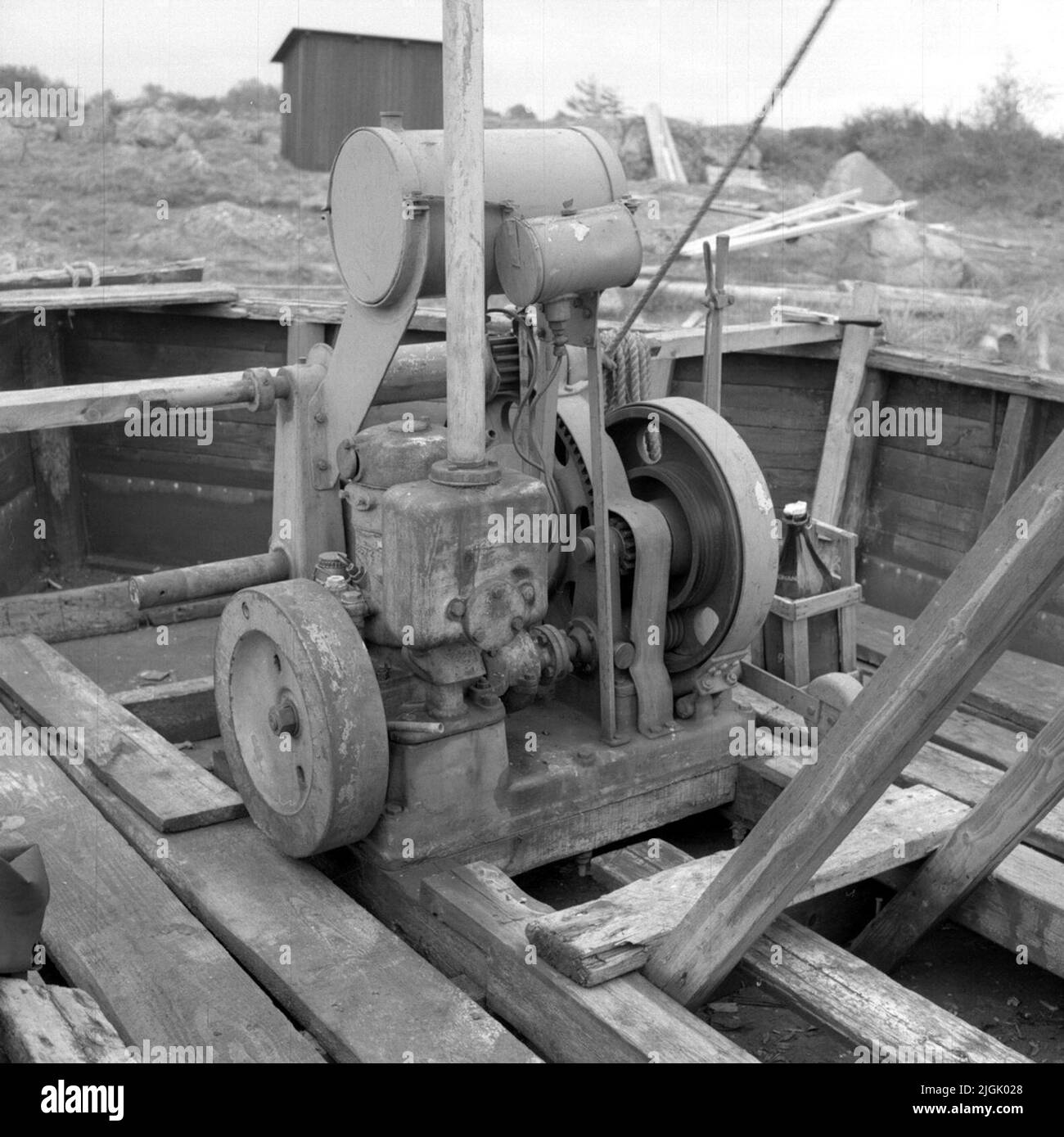 Le treuil de Bruksbåt Pålstråmen vu oblique vers l'arrière. La barge ...