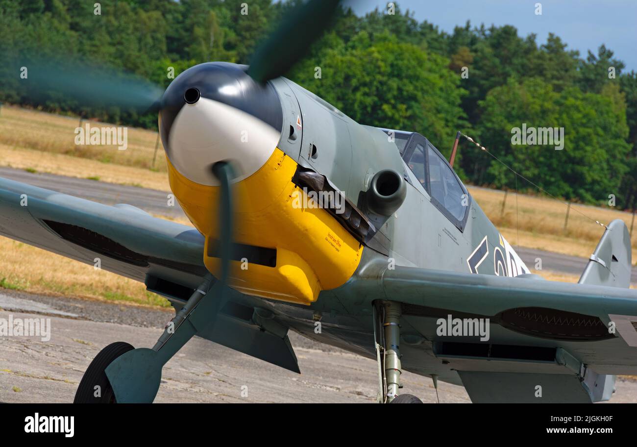 Ancien combattant Me 109 Messerschmitt BF 109 avec moteur tournant ...