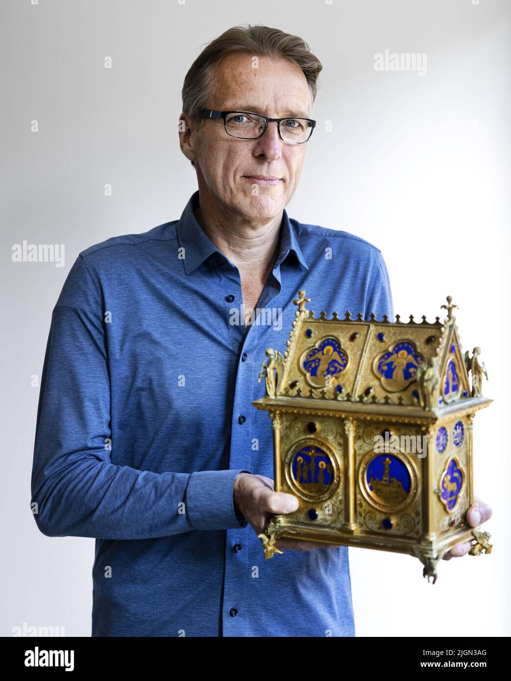 2022-07-11 17:45:49 AMSTERDAM - Portrait de l'art détective Arthur ...