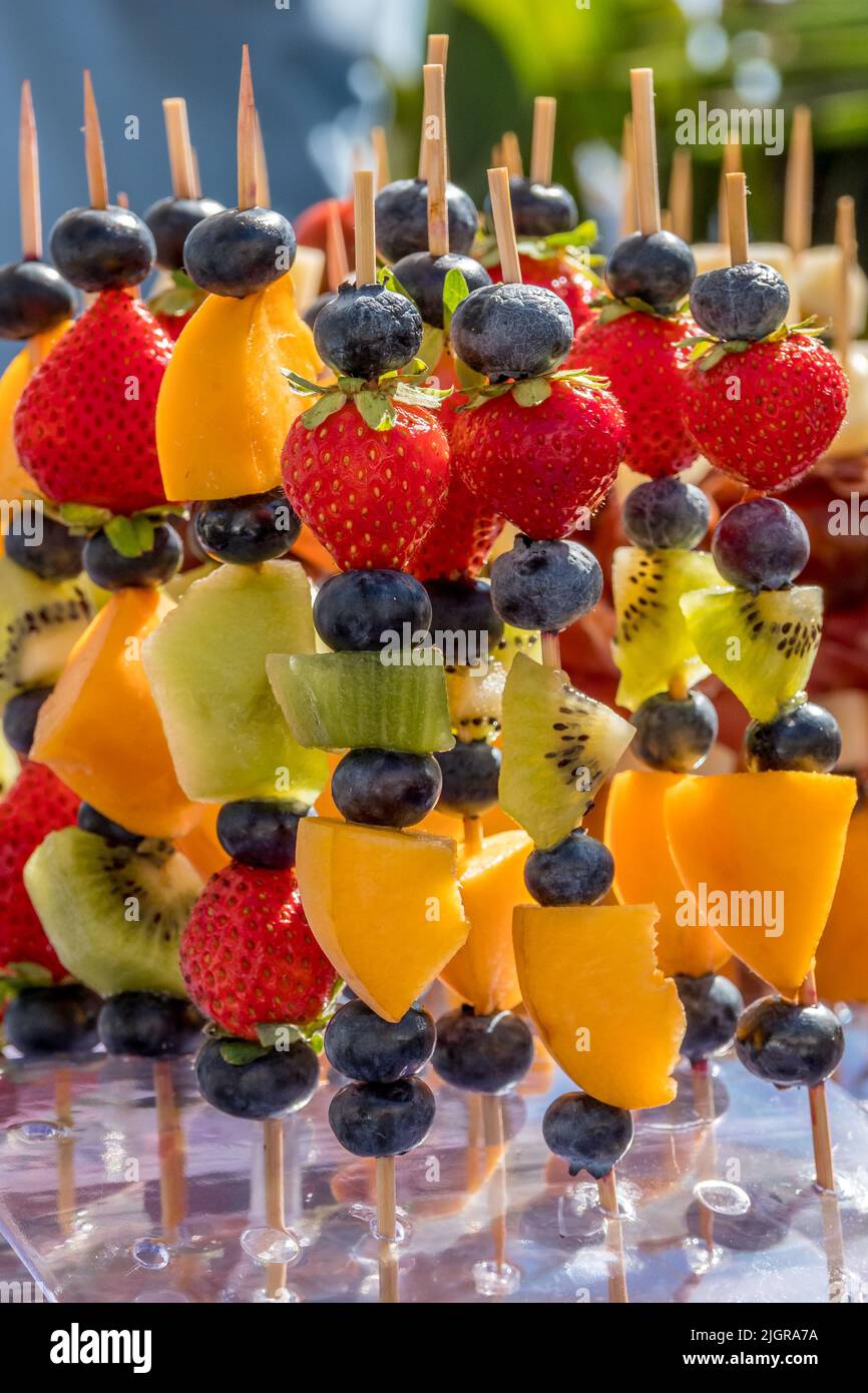 Brochettes de fruits Banque de photographies et d’images à haute ...