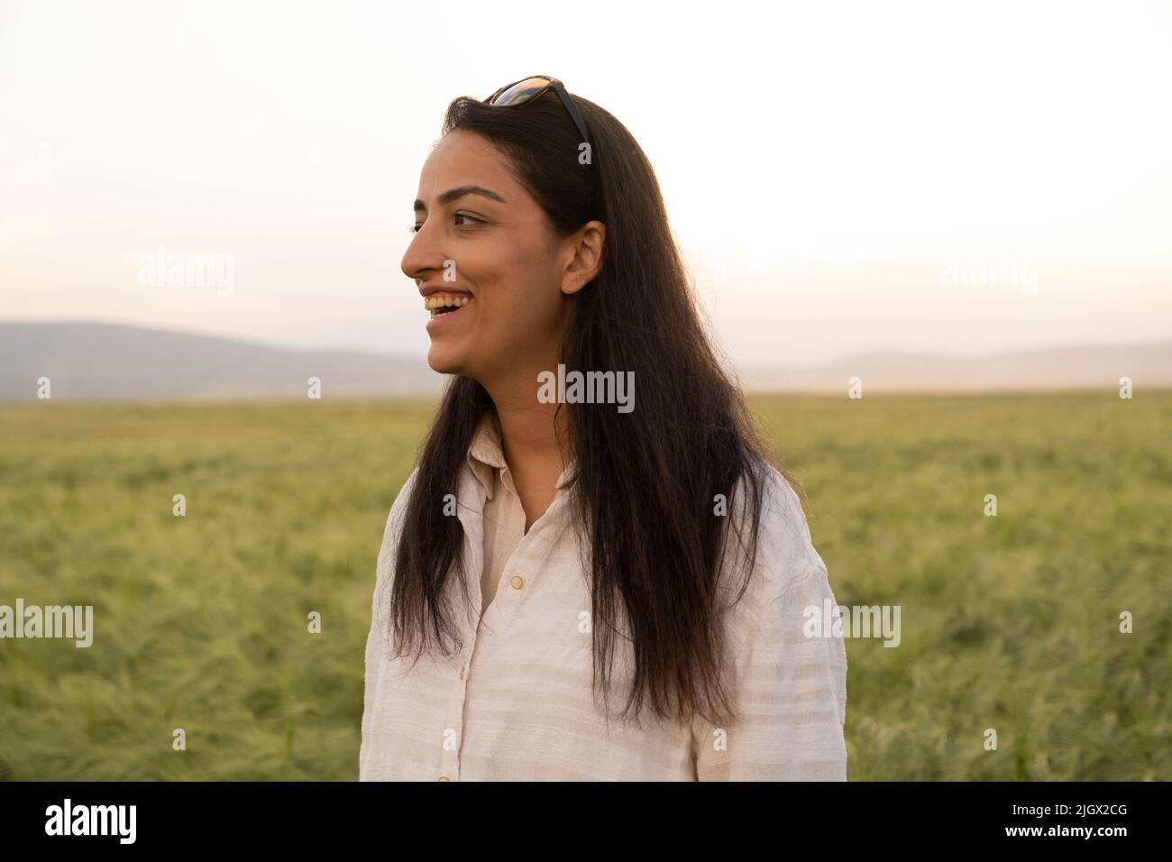Brune aux cheveux longs Banque de photographies et d’images à haute ...