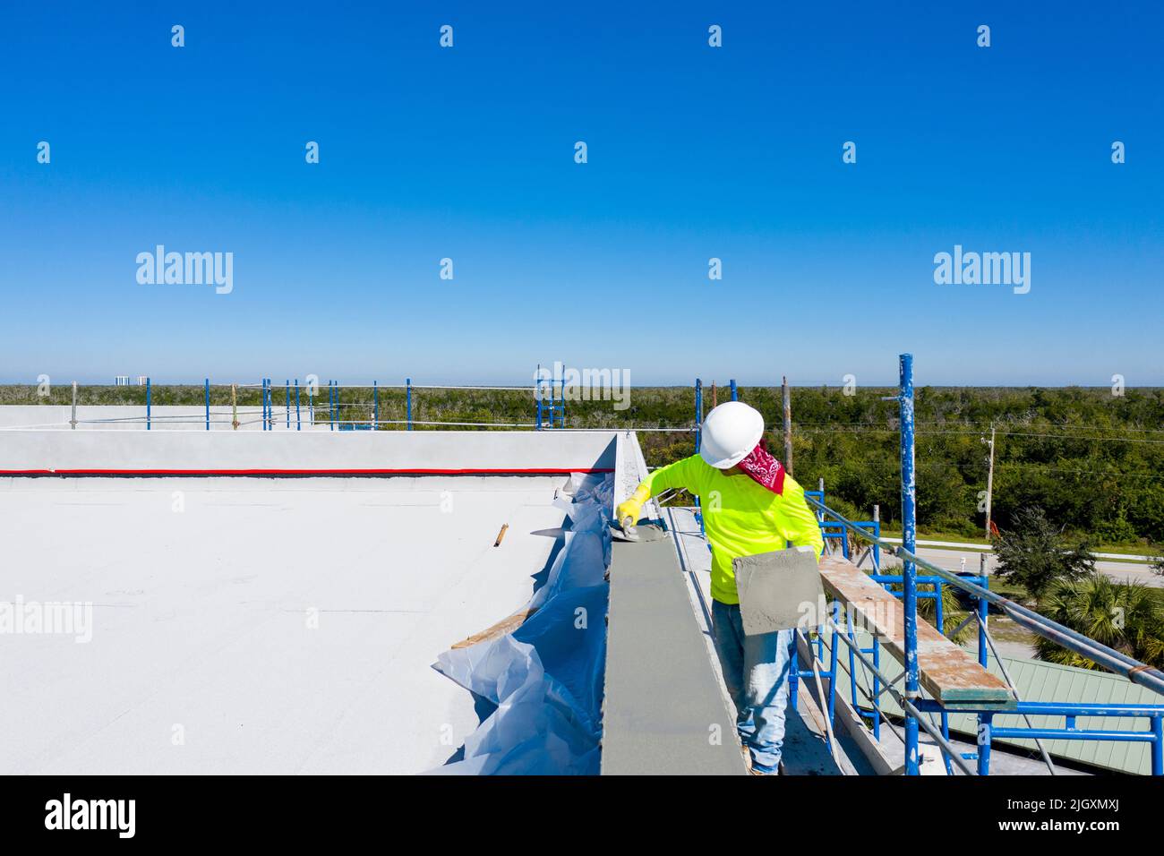Bordure de toit Banque de photographies et d’images à haute résolution ...