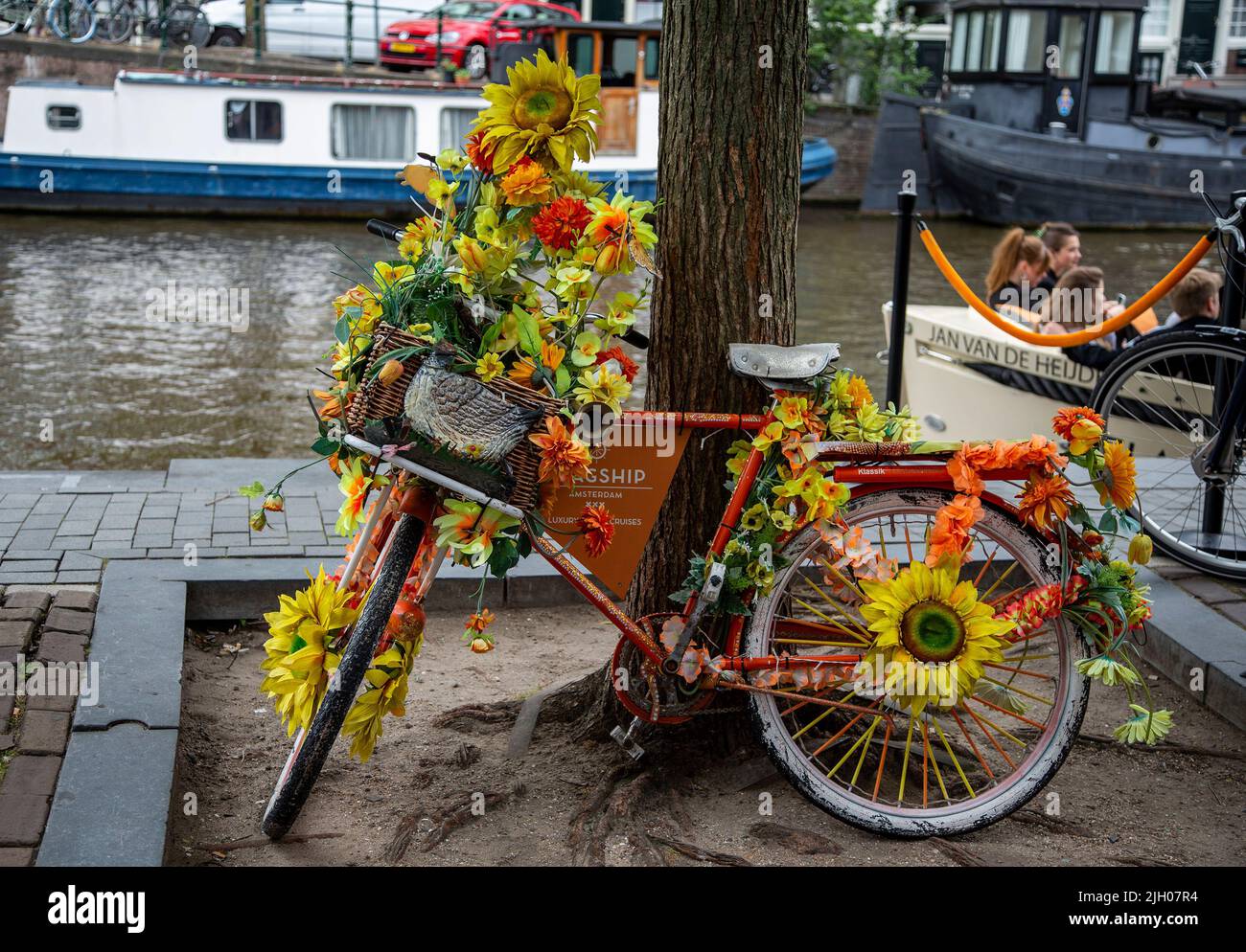 Decorated bicycle Banque de photographies et d’images à haute ...