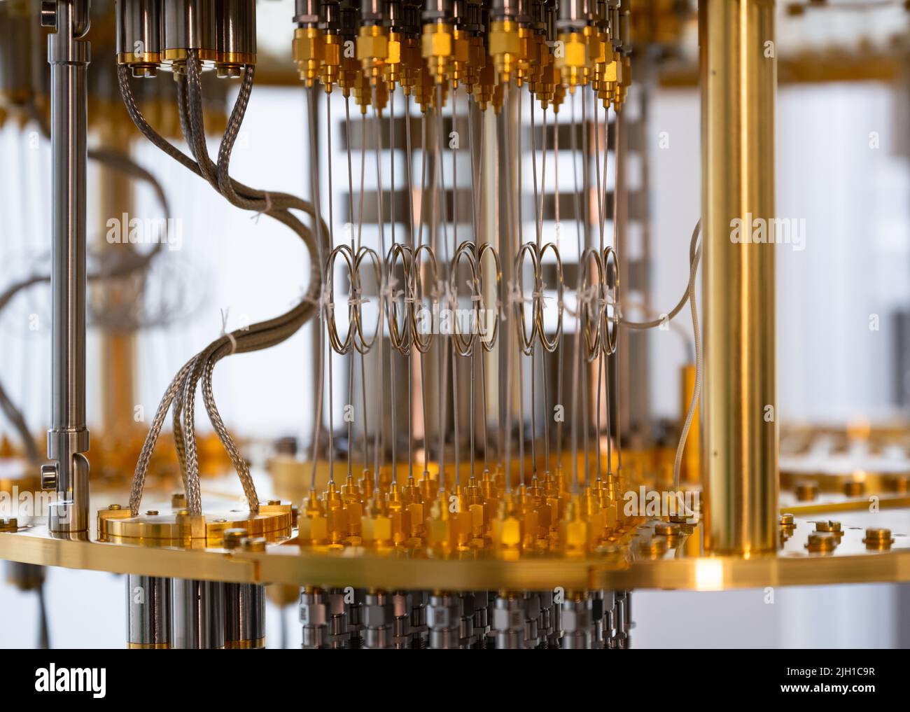 Garching, Allemagne. 14th juillet 2022. Un cryostat d'un ordinateur ...