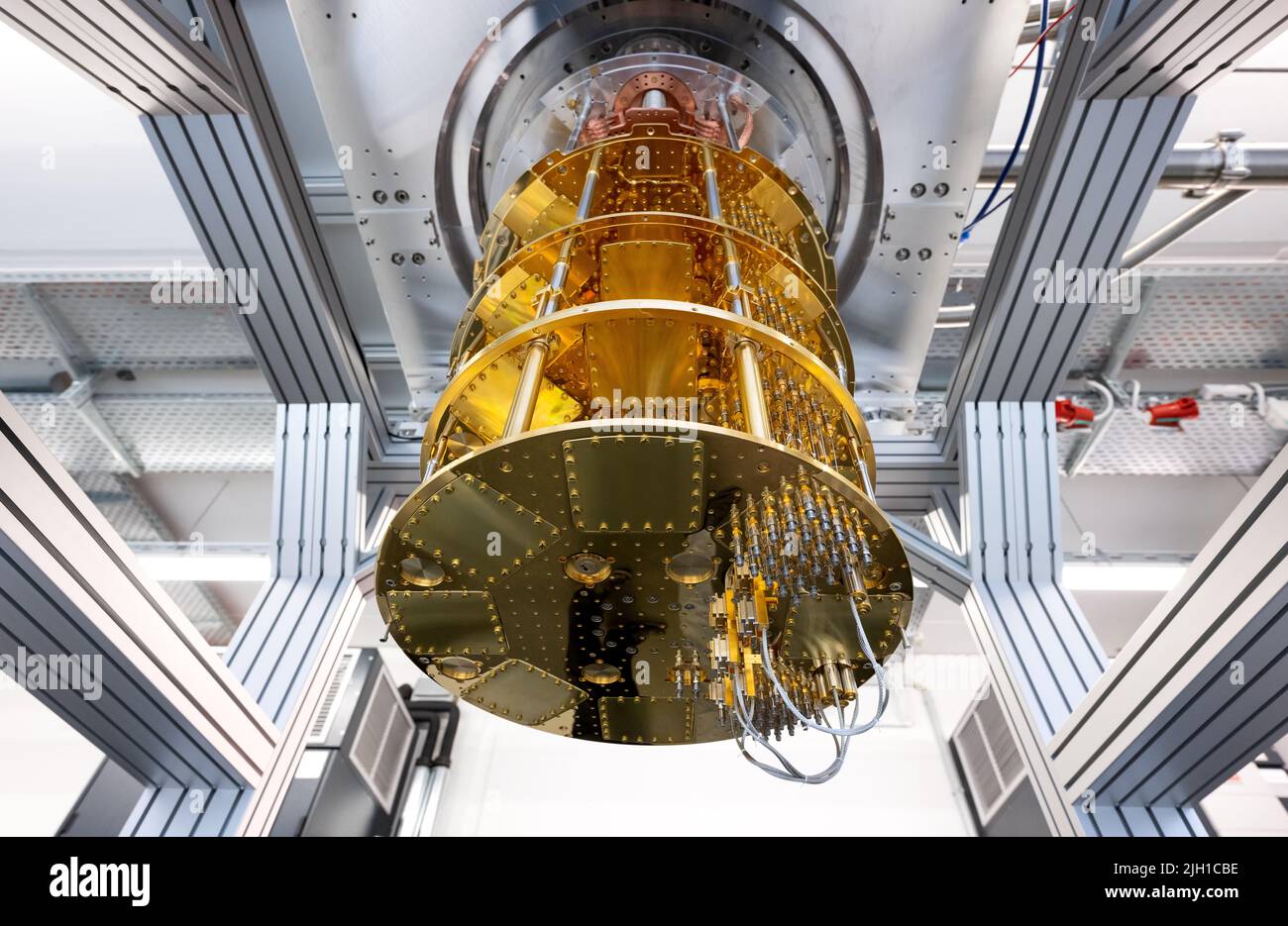 Garching, Allemagne. 14th juillet 2022. Un cryostat d'un ordinateur ...