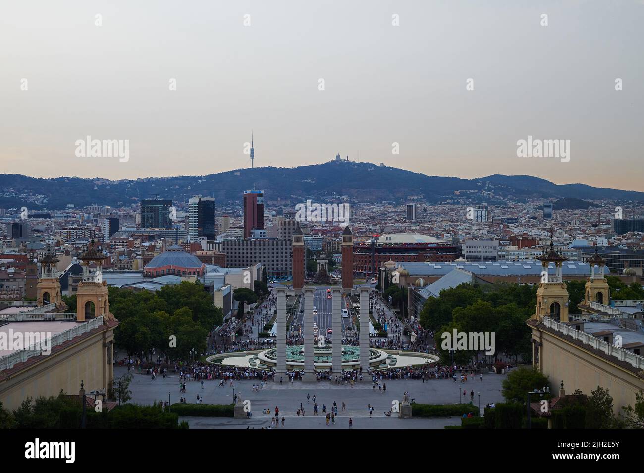 Les quatre colonnes de la Fontaine magique de Montjuïc Photo Stock - Alamy