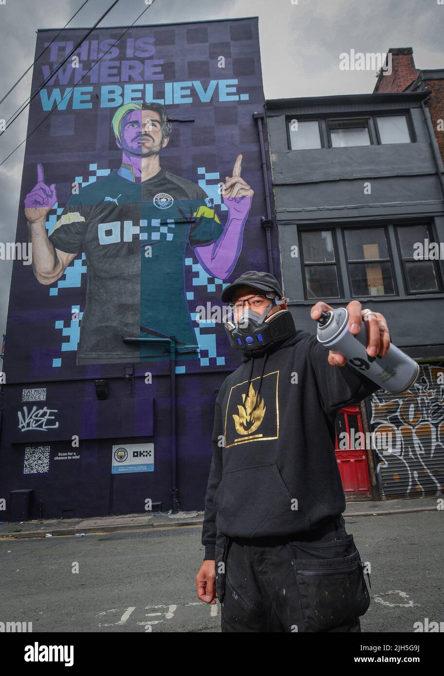 A USAGE ÉDITORIAL EXCLUSIF l'artiste Graffiti AKSE P19 dévoile sa ...