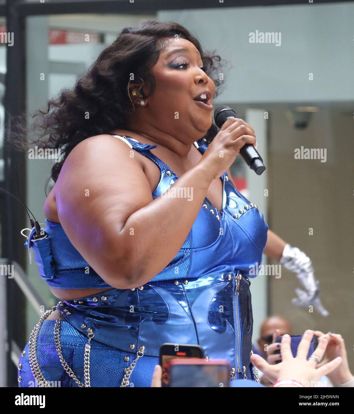 Lizzo en train de jouer au Today Show -EN PHOTO: Lizzo -LIEU: New York ...