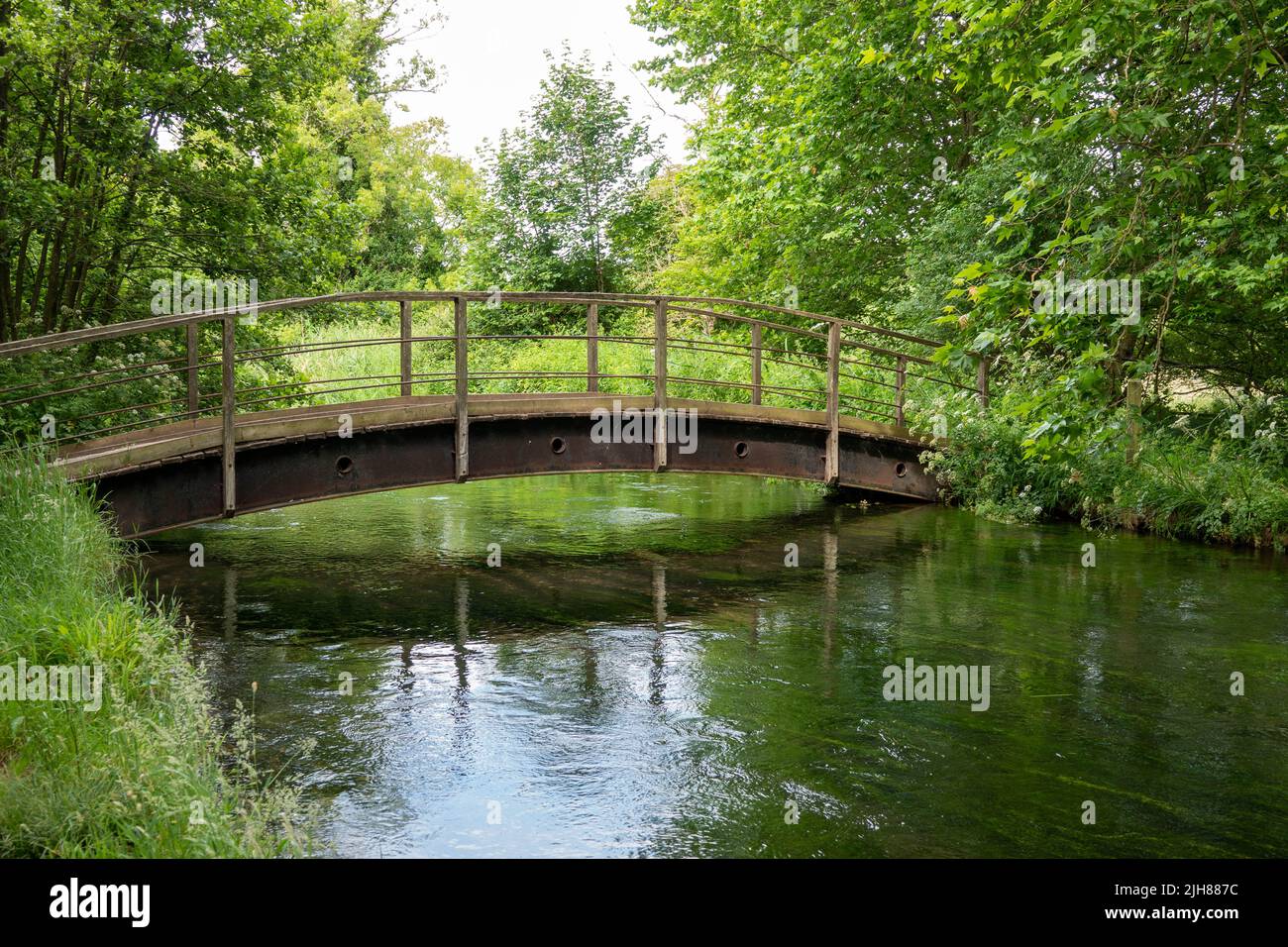Vue avec un pont rustique Banque de photographies et d’images à haute ...