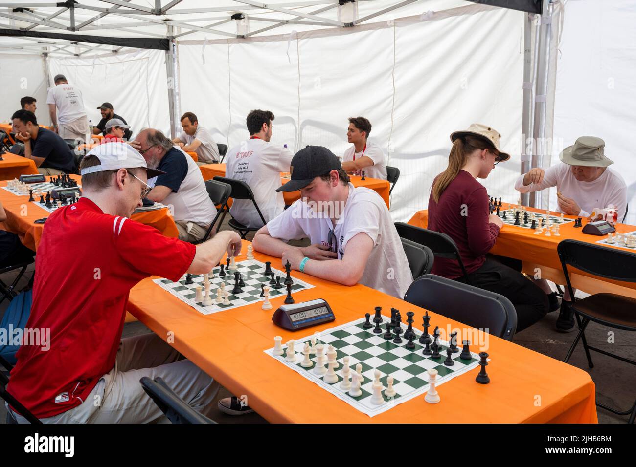 Londres, Royaume-Uni. 17 juillet 2022. Les gens jouent aux échecs à ...