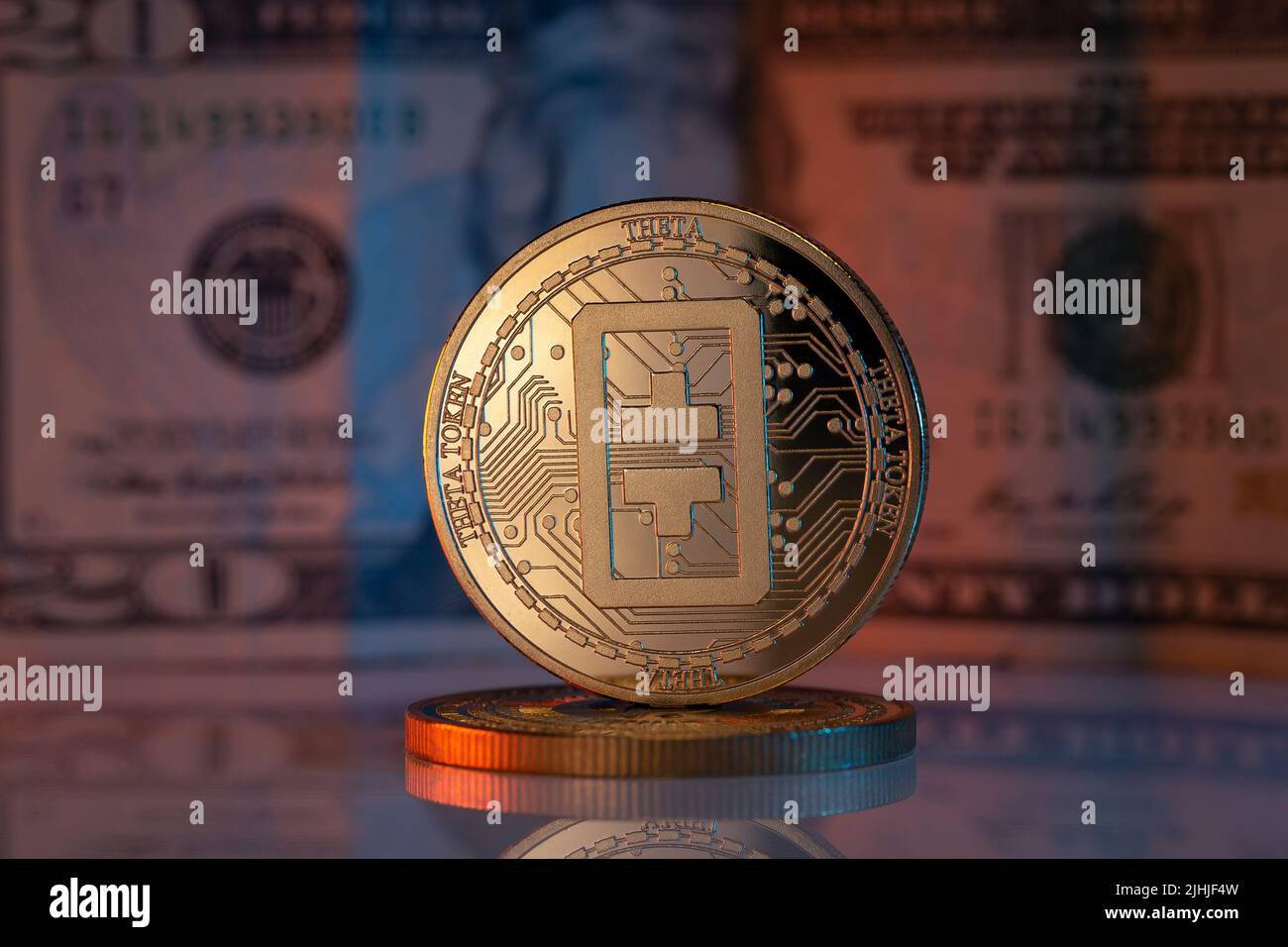 Thêta Network THETA crypto-monnaie physique placée sur une surface ...