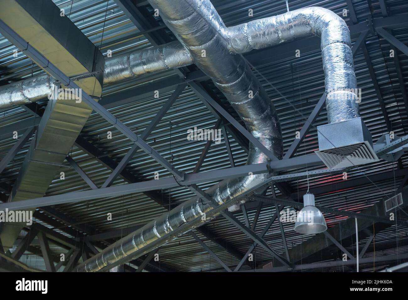 Grille d'alimentation pour la ventilation industrielle dans un bâtiment ...