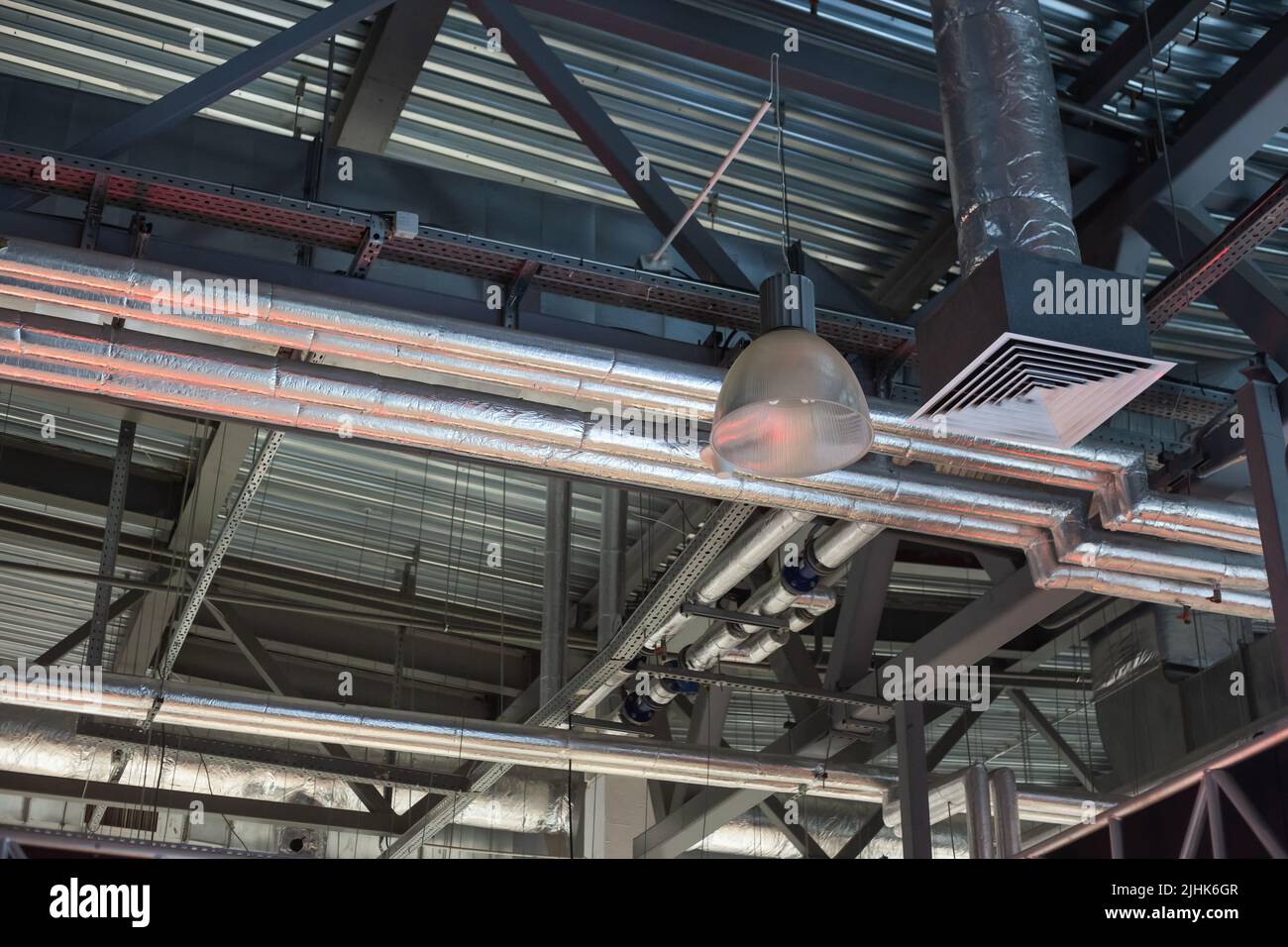 Grille d'alimentation pour la ventilation industrielle dans un bâtiment ...