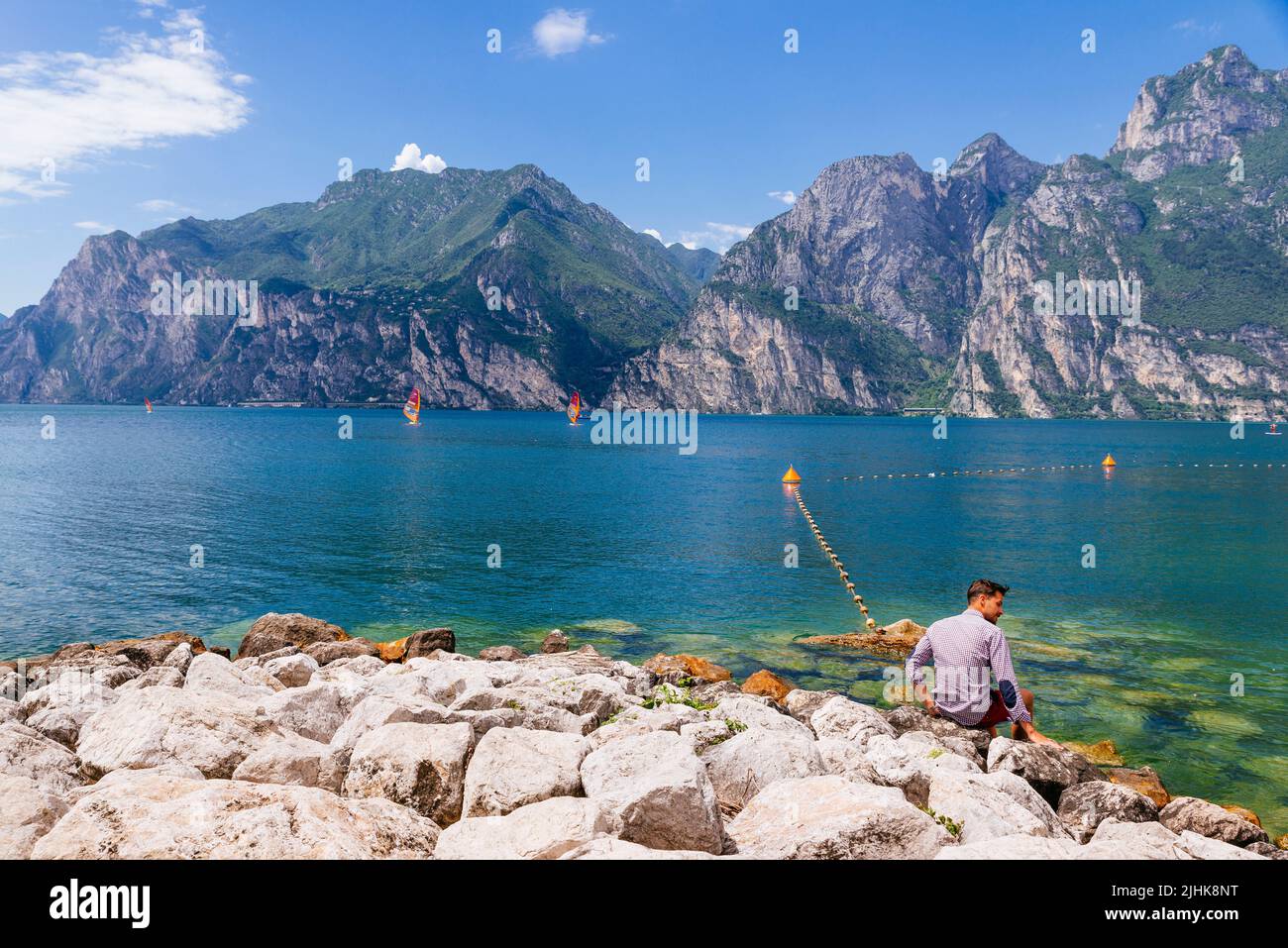 Plage torbole lac de garde Banque de photographies et d’images à haute ...