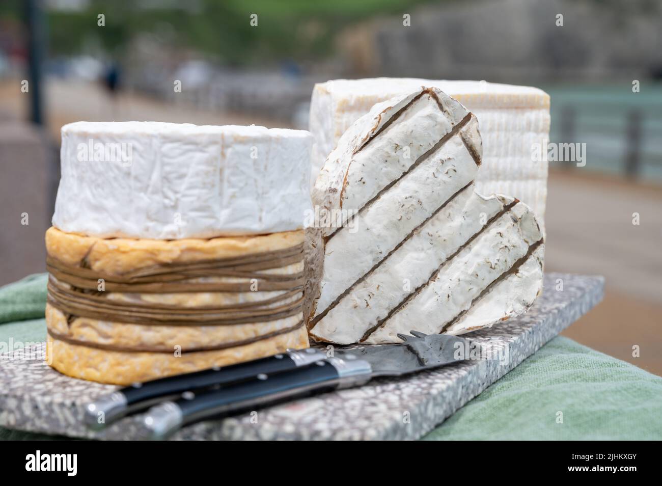Quatre célèbres fromages de Normandie, carré pont l'eveque, fromage de ...