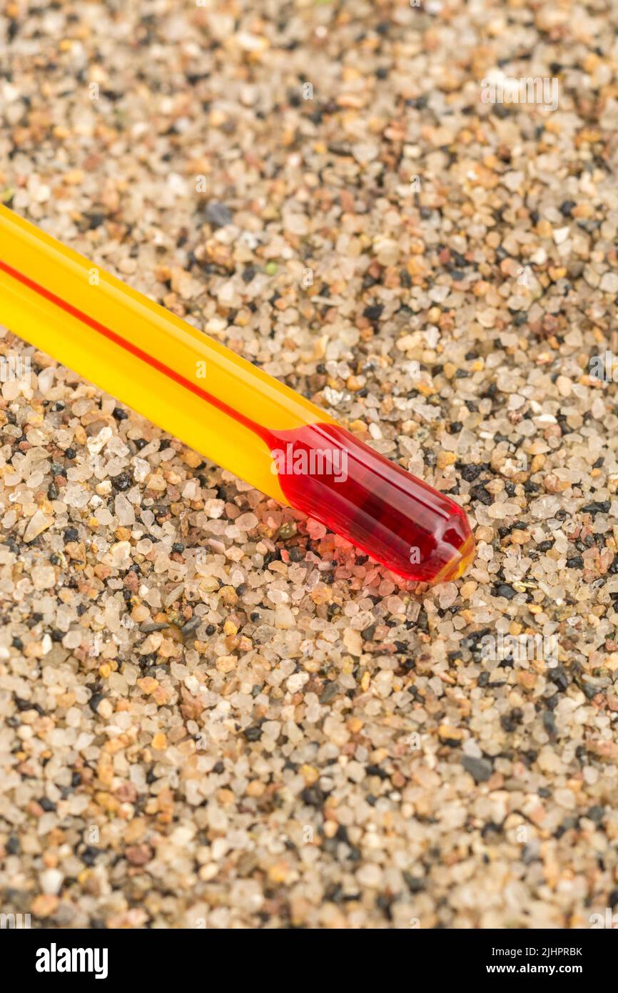 Mercure liquide rouge Banque de photographies et d’images à haute ...