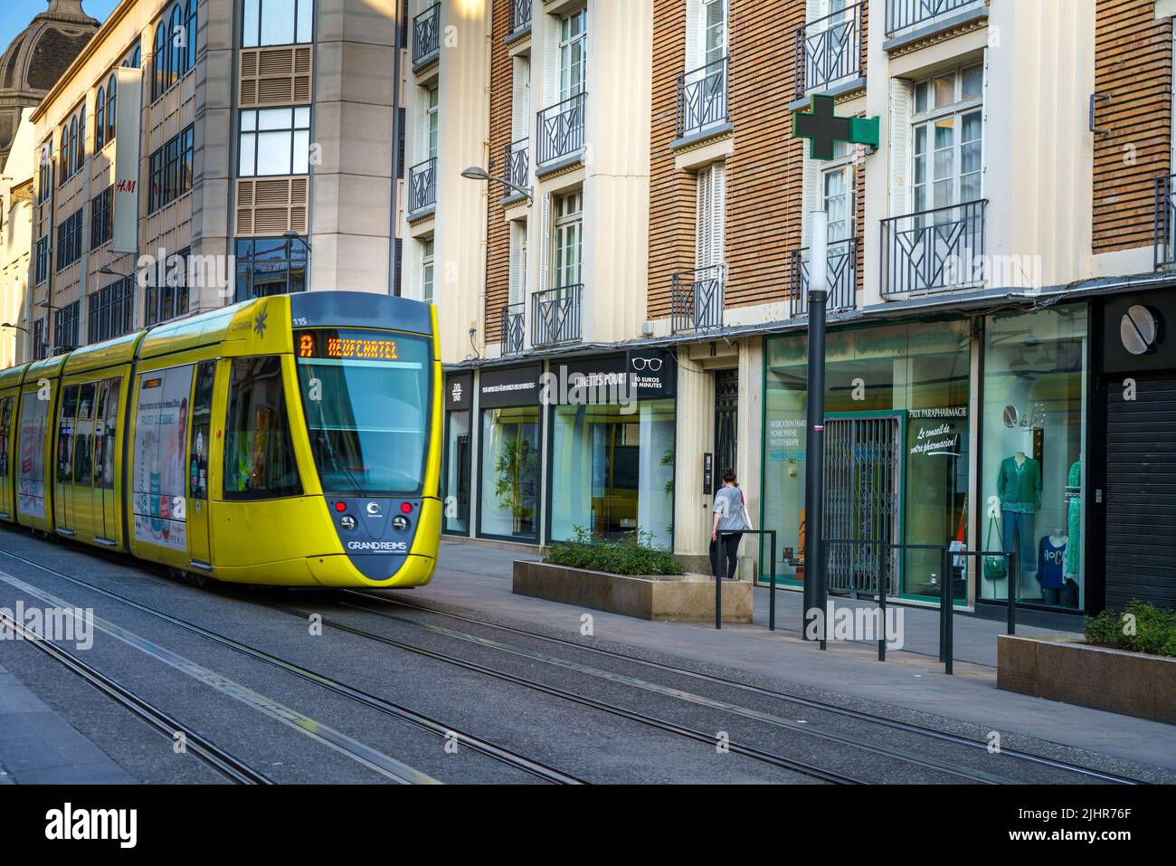 Reims tramway Banque de photographies et d’images à haute résolution ...