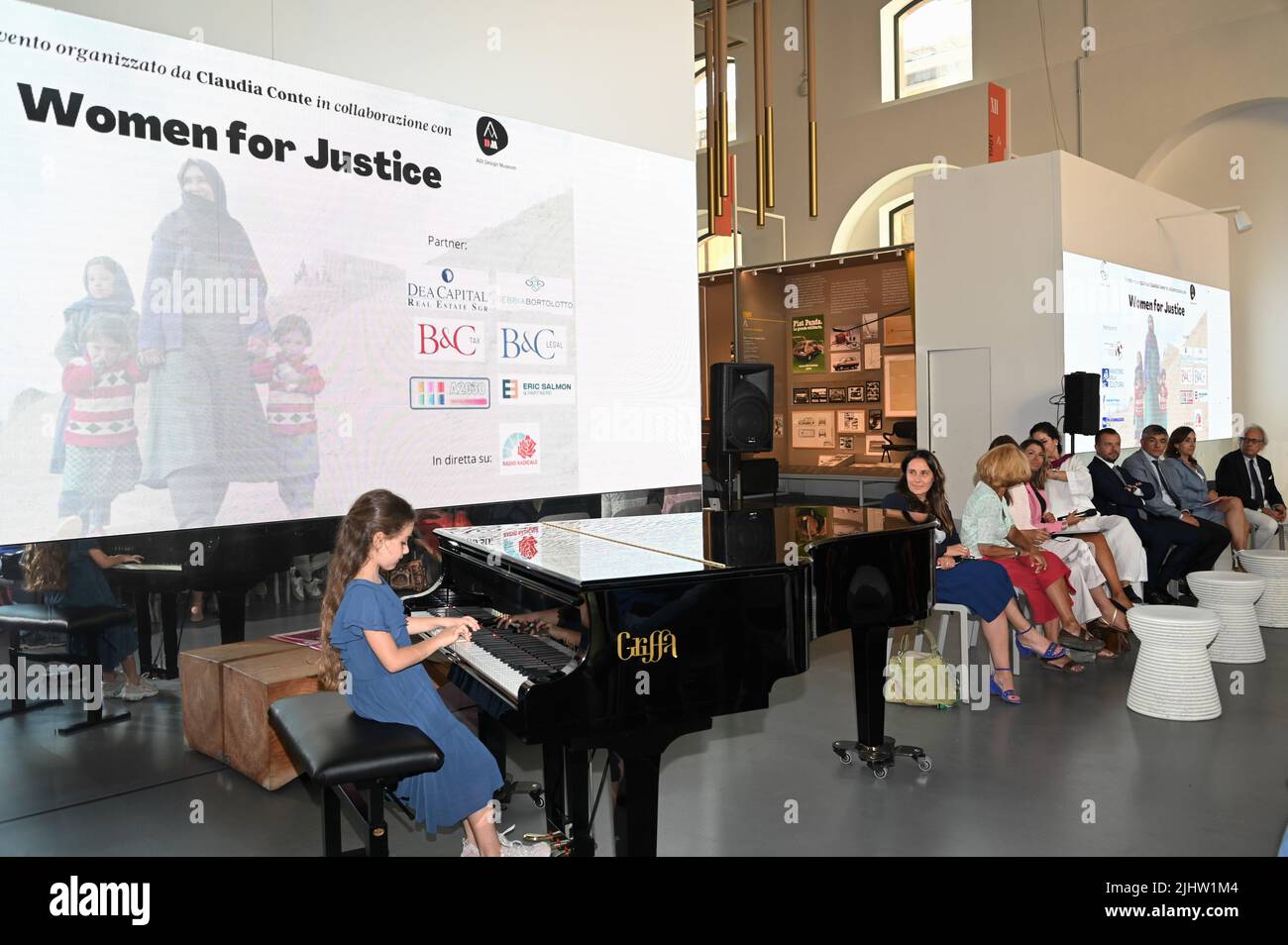 Femmes pour la justice mostra adi design museum Banque de photographies ...