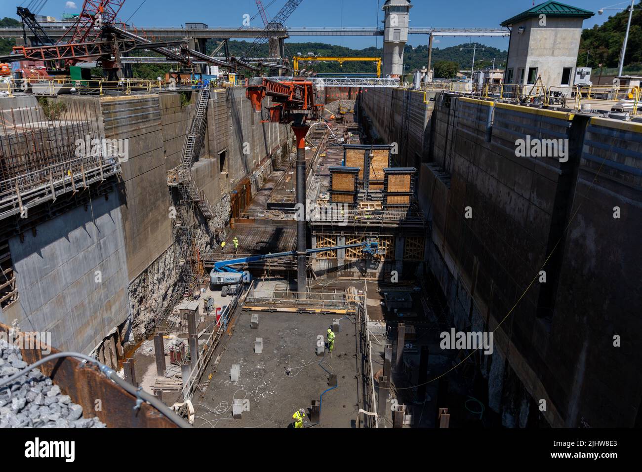 Vue sur la construction du ponceau pour la nouvelle chambre de ...