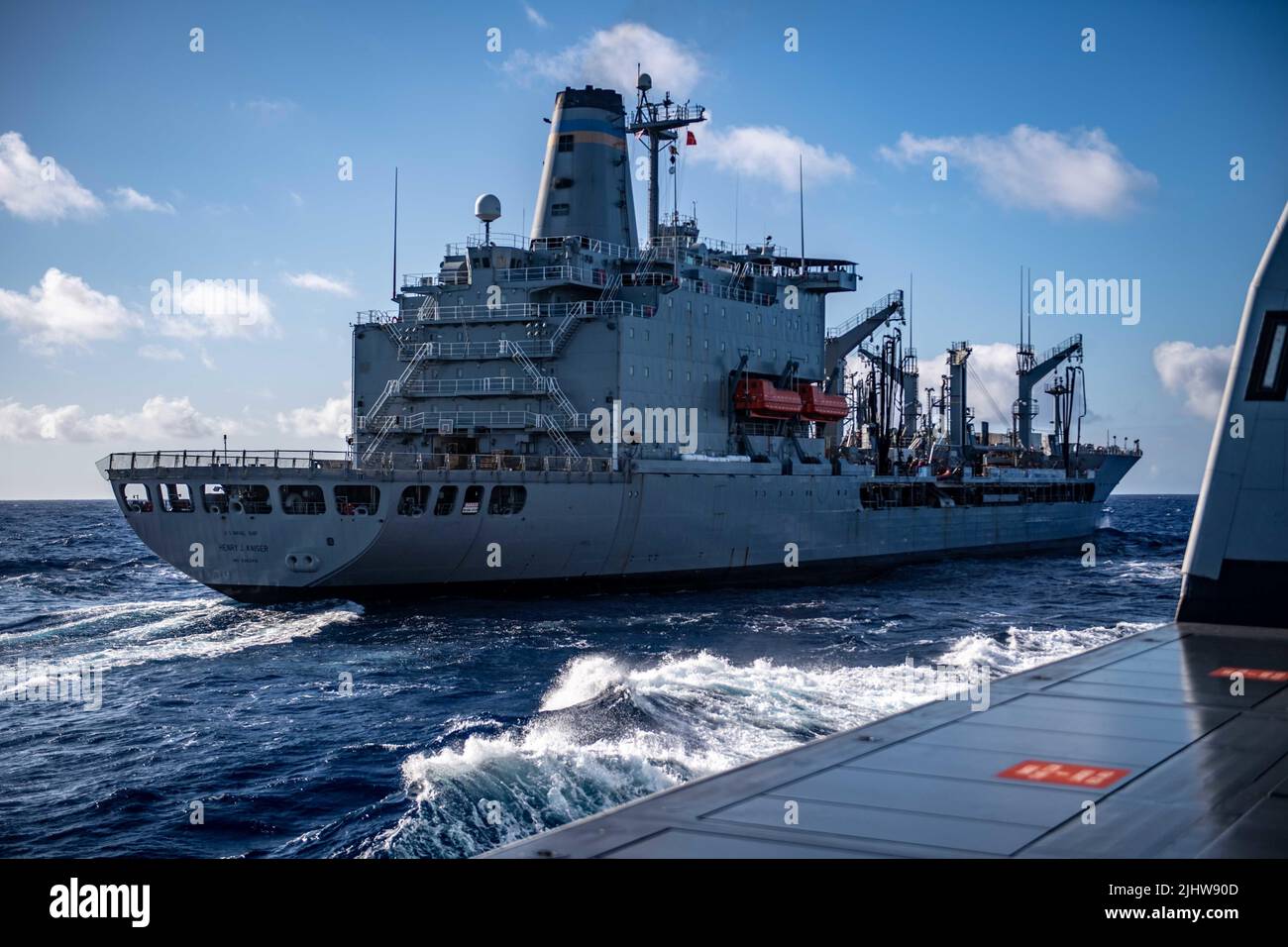 220718-N-YN807-1018 OCÉAN PACIFIQUE (18 juillet 2022) le destroyer à ...