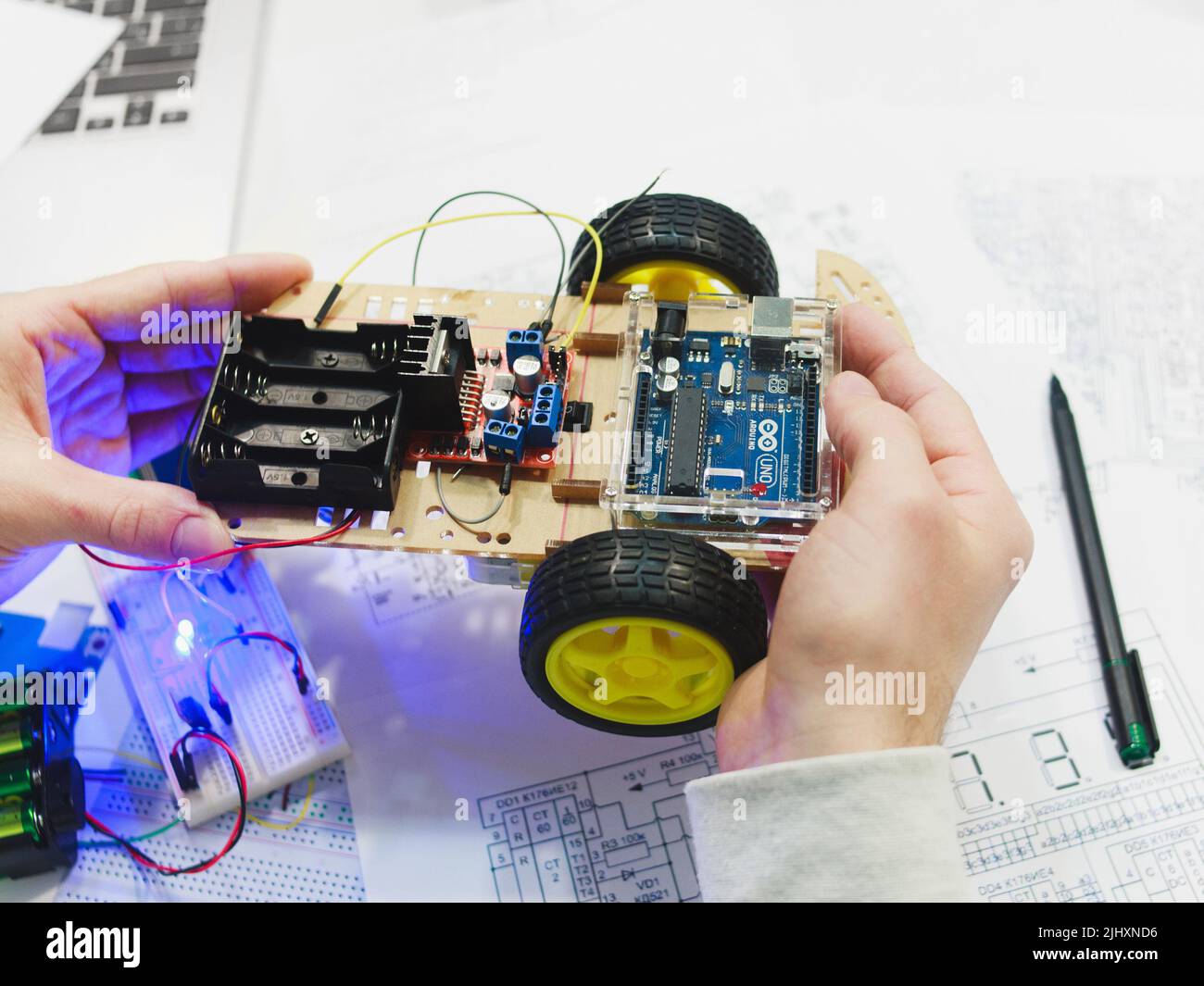 Création de robotique avec microcontrôleur arduino uno Photo Stock - Alamy