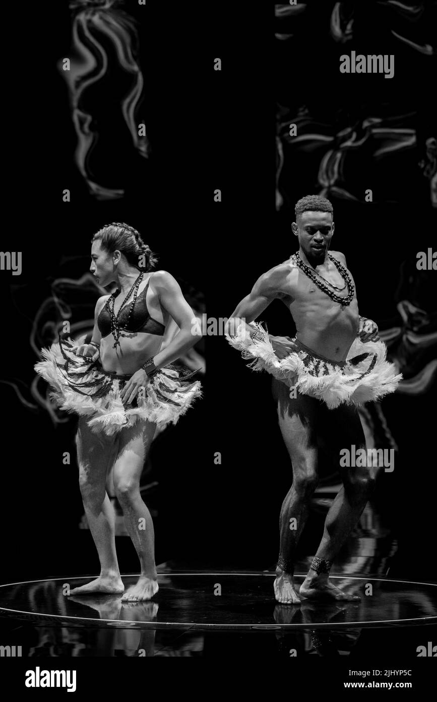 Photocall 'danse de banane' en acteurs sur scène en costume pour le ...