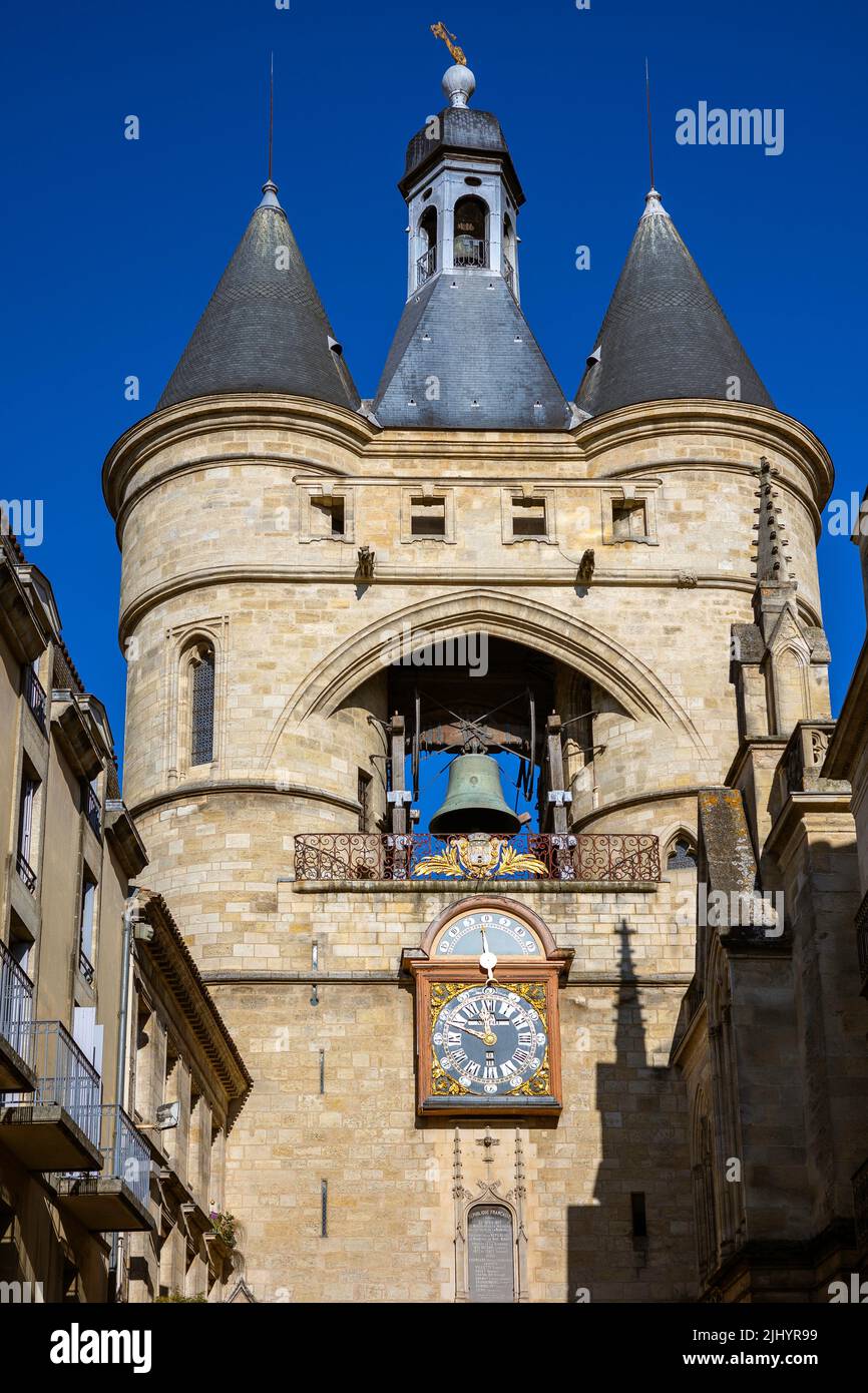 BORDEAUX, FRANCE - 23 NOVEMBRE 2021 : beffroi de la grosse cloche de ...