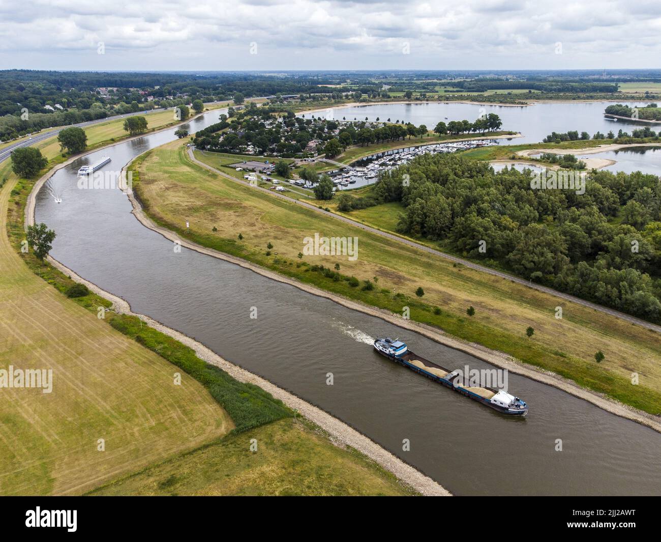 2022-07-22 13:33:16 DE STEEG - Drone photo de basse eau dans l'IJssel ...