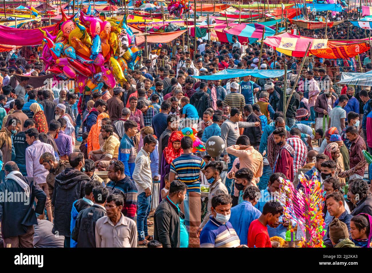 Vue aérienne d'une foire de village traditionnelle à Bogra, Bangladesh ...