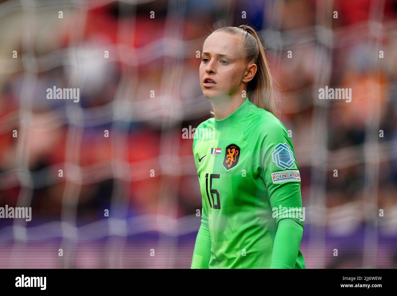 Le gardien de but néerlandais Daphne van Domselaar lors du match de ...