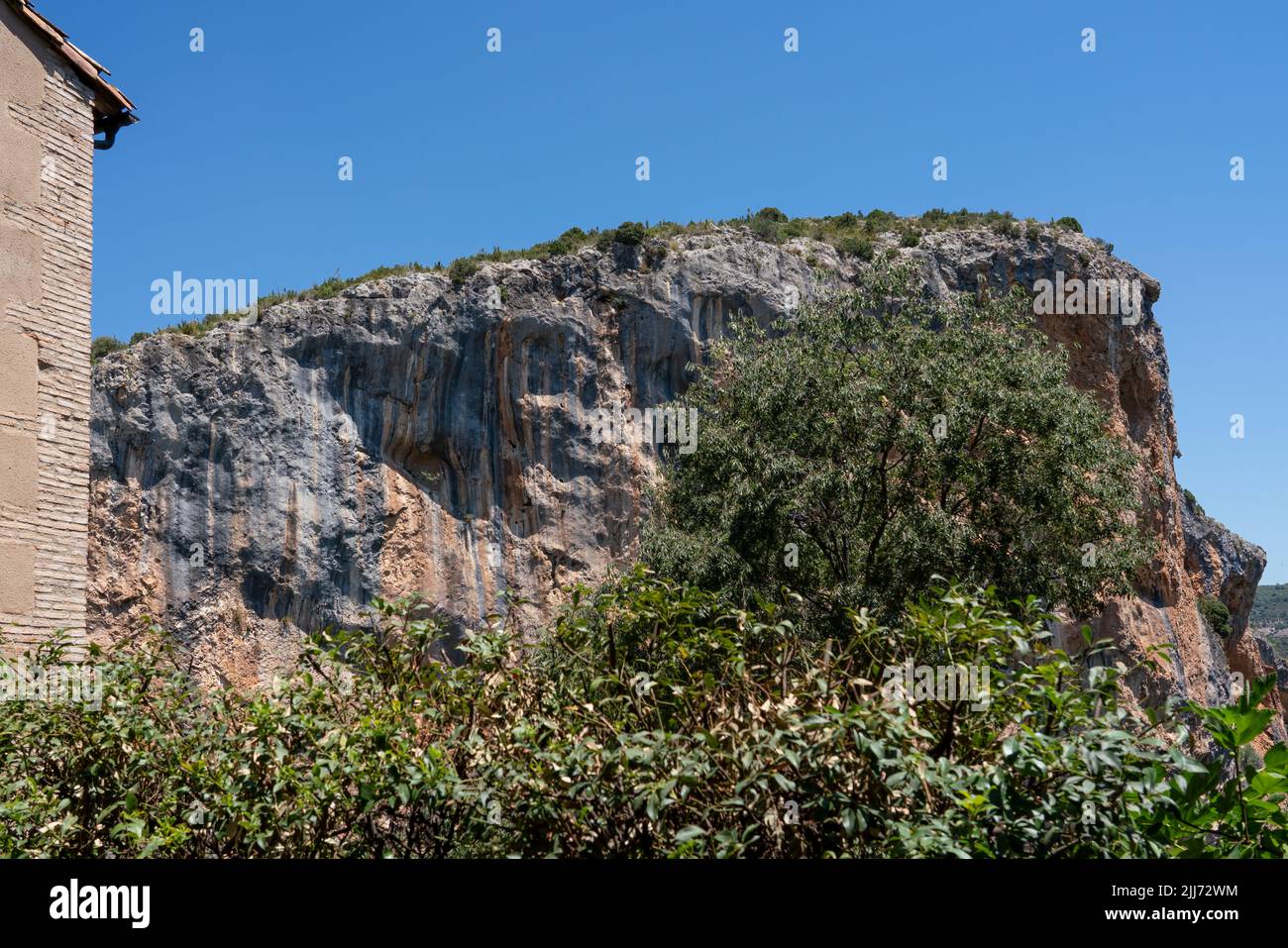 Village d'Alquezar en Espagne, une ancienne forteresse avec une église ...