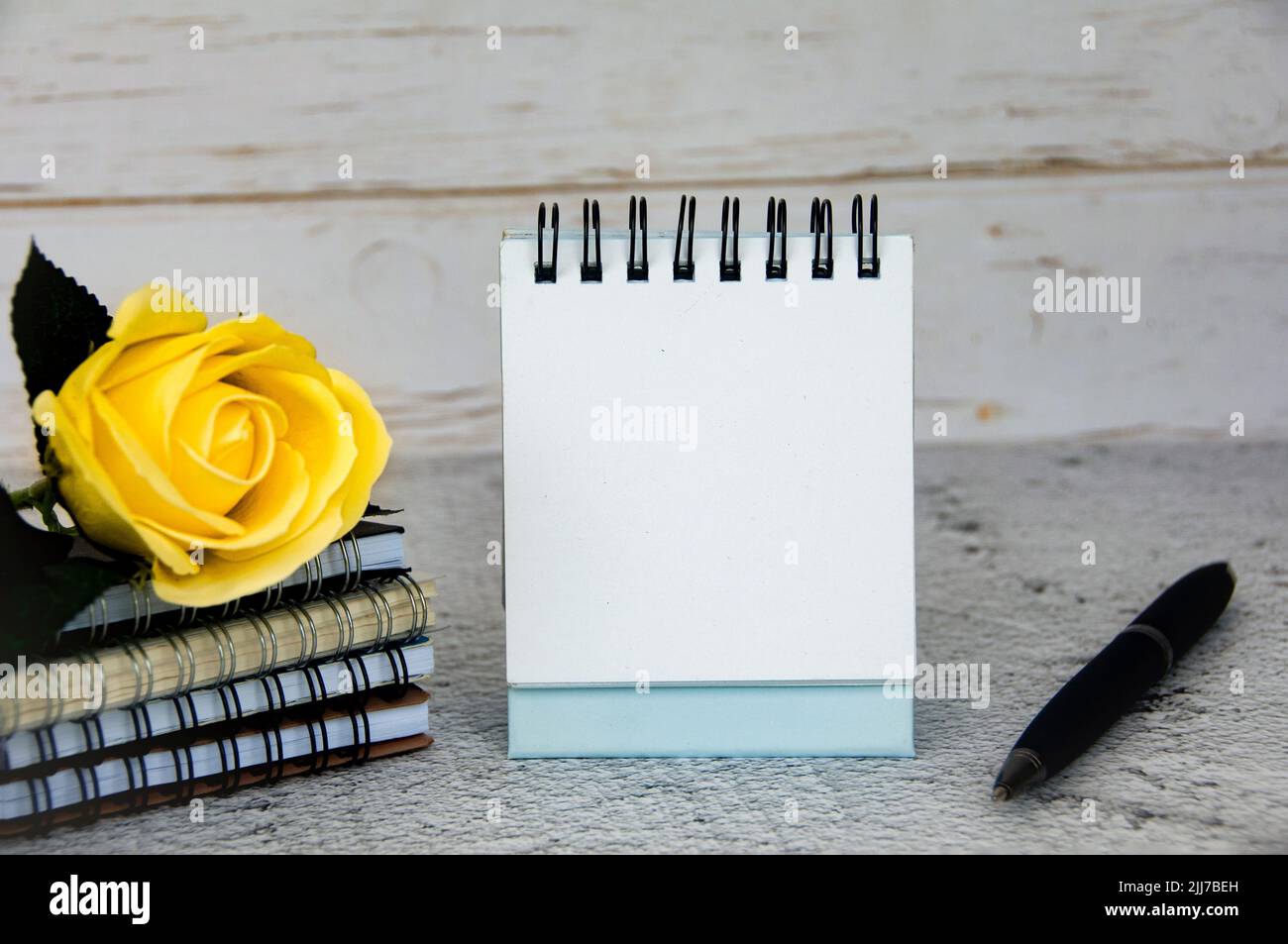 Bloc-notes vierge avec espace personnalisable pour le texte ou les ...