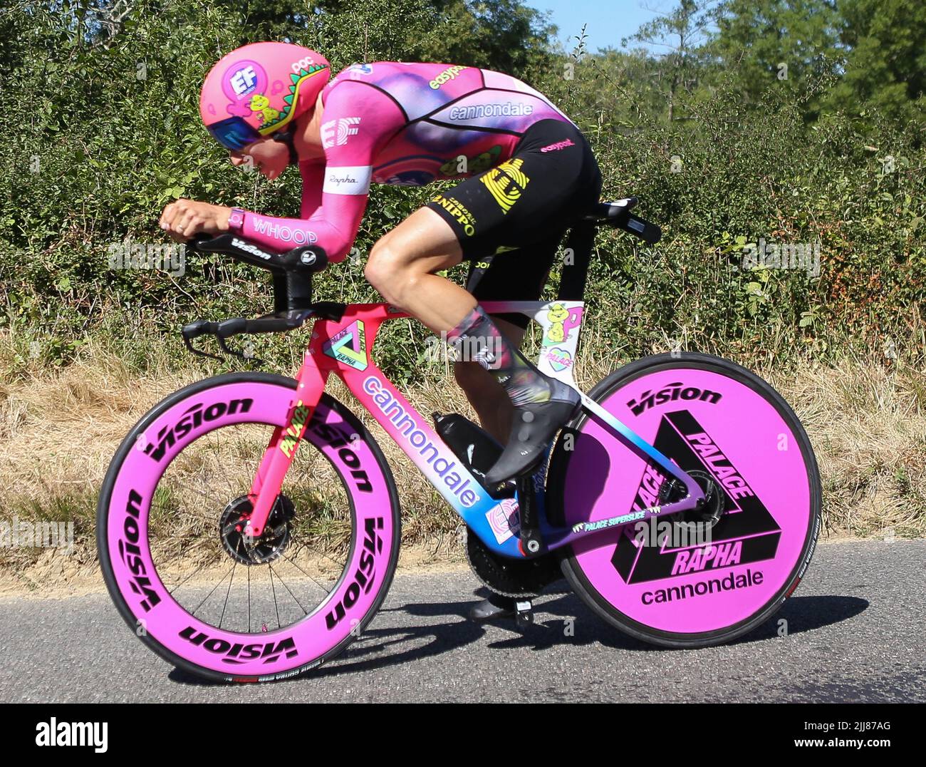 Neilson Powless de EF Education-EasyPost pendant le Tour de France 2022, course cycliste étape ...
