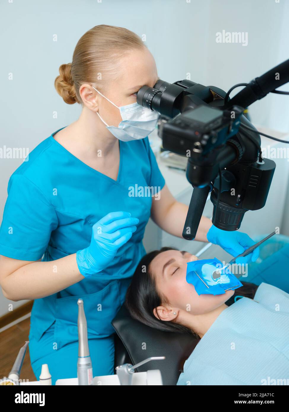 Dentiste femme profil Banque de photographies et d’images à haute résolution - Alamy