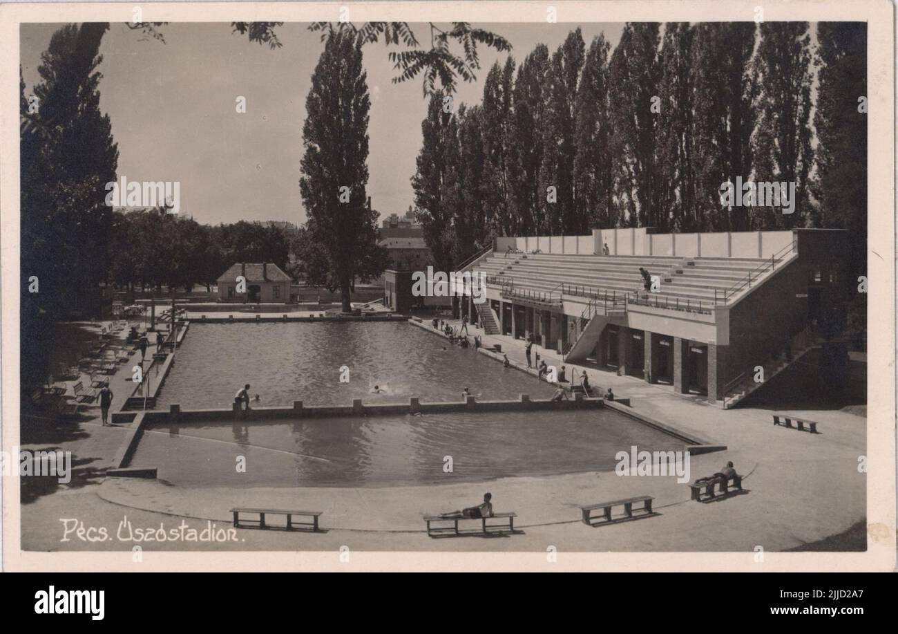 Pécs, stade flottant. Sur la photo: Balokány lido en 1940s. La ...