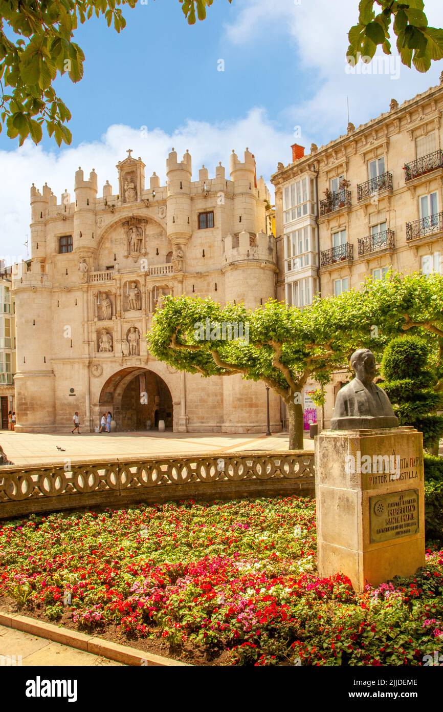 La porte de la ville de Santa Maria, dans la ville espagnole de Burgos ...