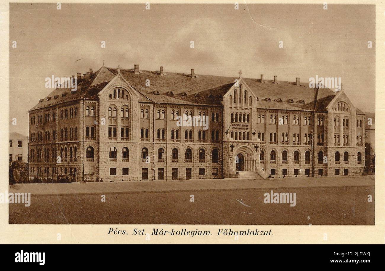 St. Moor. La façade principale de l'école d'arraisonnement de Saint ...