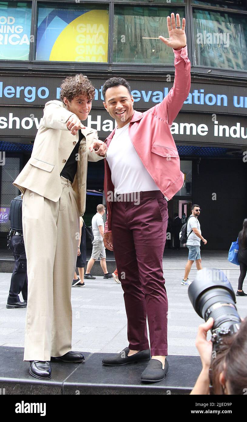 Corbin Bleu et Joshua Bassett sur Good Morning America pour parler de ...