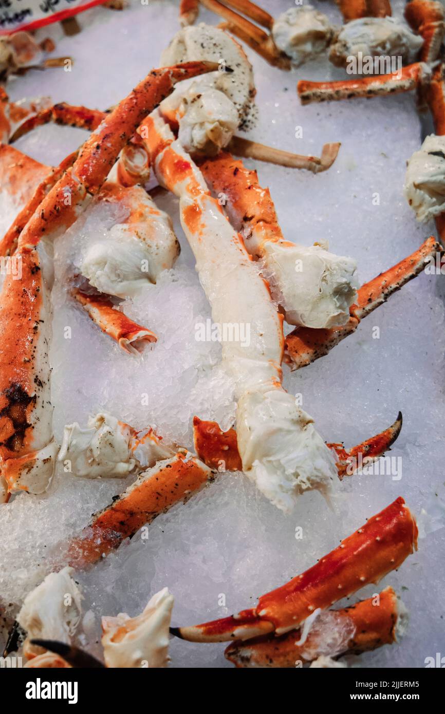 King crab legs Banque de photographies et d’images à haute résolution ...