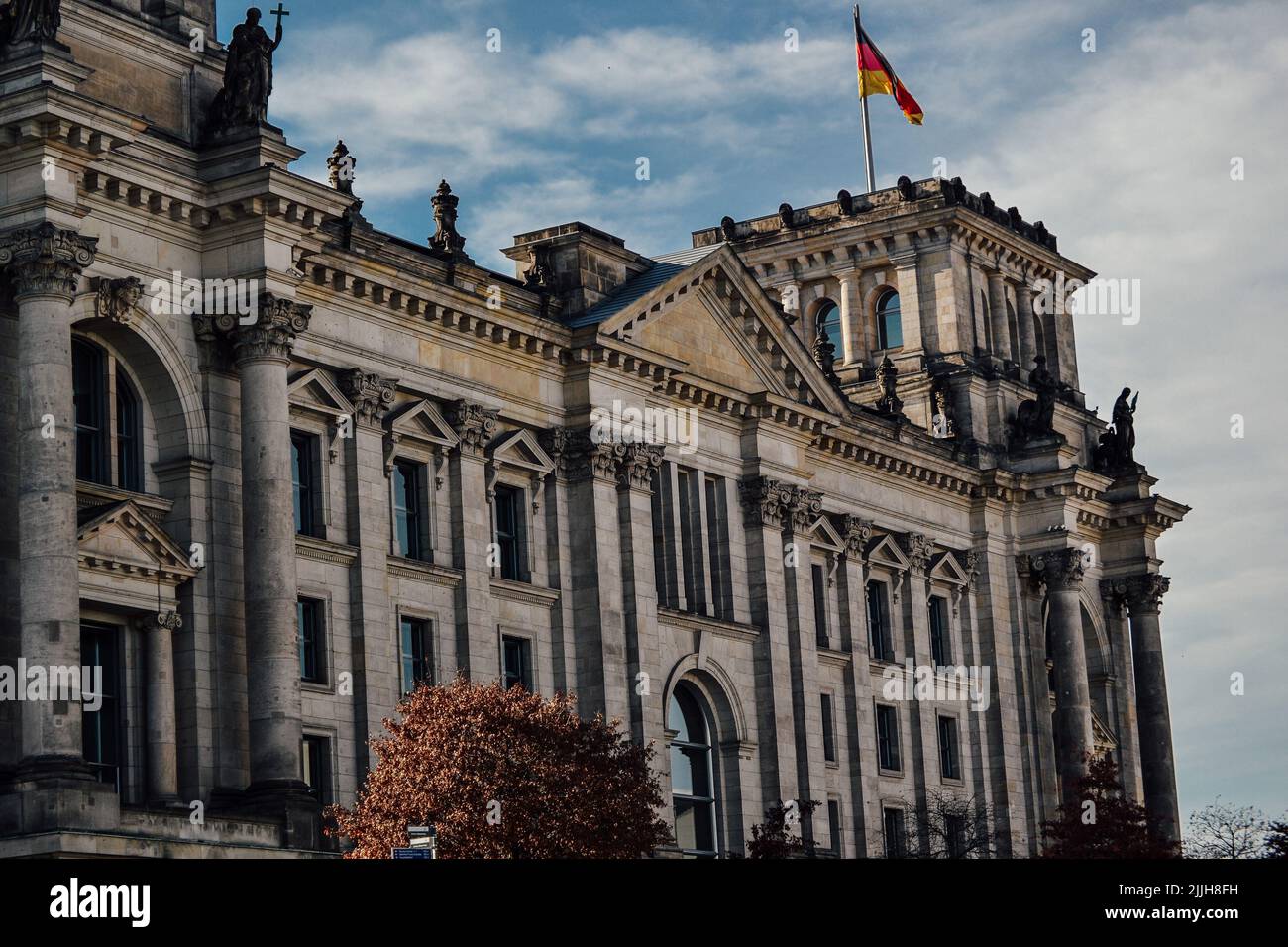 Drapeau allemand sur le reichstag Banque de photographies et d’images à ...