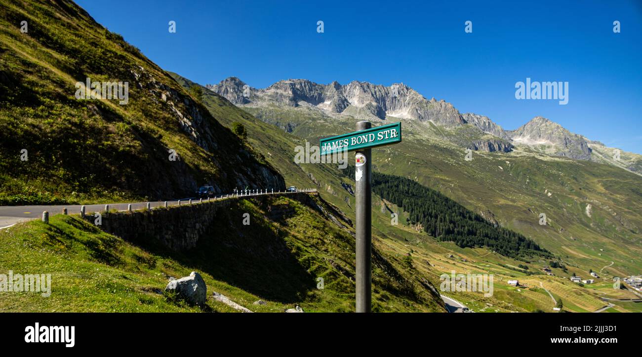 Célèbre James Bond Road à Furka Pass - REALP, SUISSE - 14 JUILLET 2022 ...