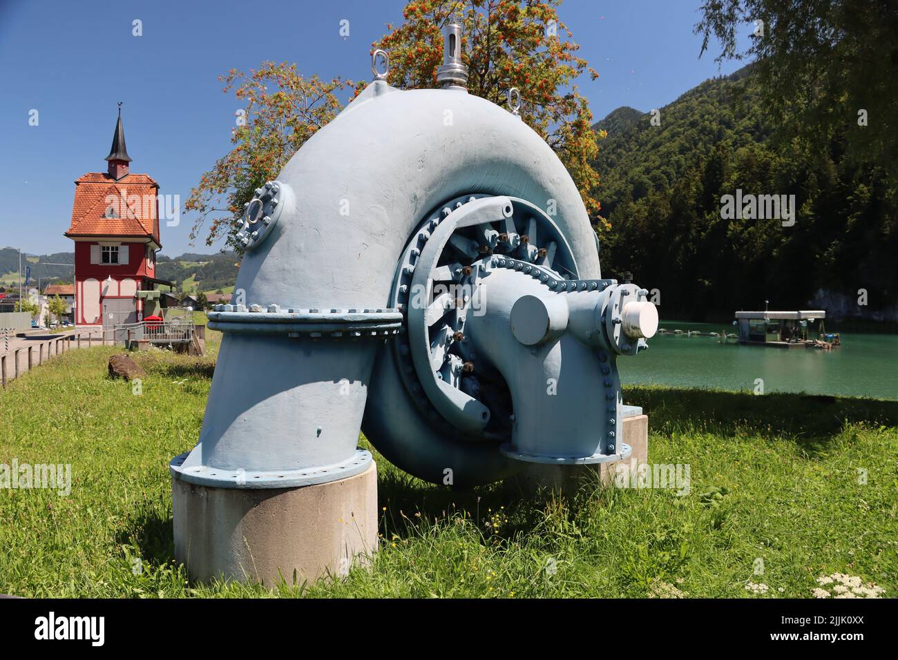Turbine hydroélectrique de la centrale hydroélectrique. L'électricité a ...