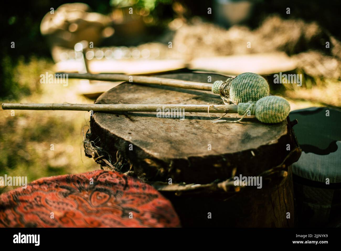 Musical drum Banque de photographies et d’images à haute résolution - Alamy
