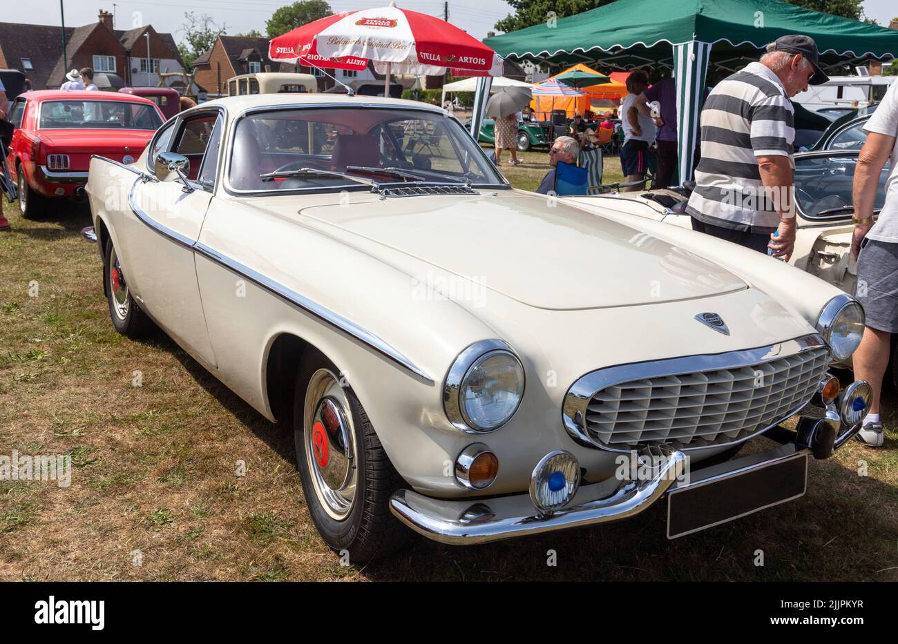 Volvo p1800 classic car Banque de photographies et d’images à haute ...