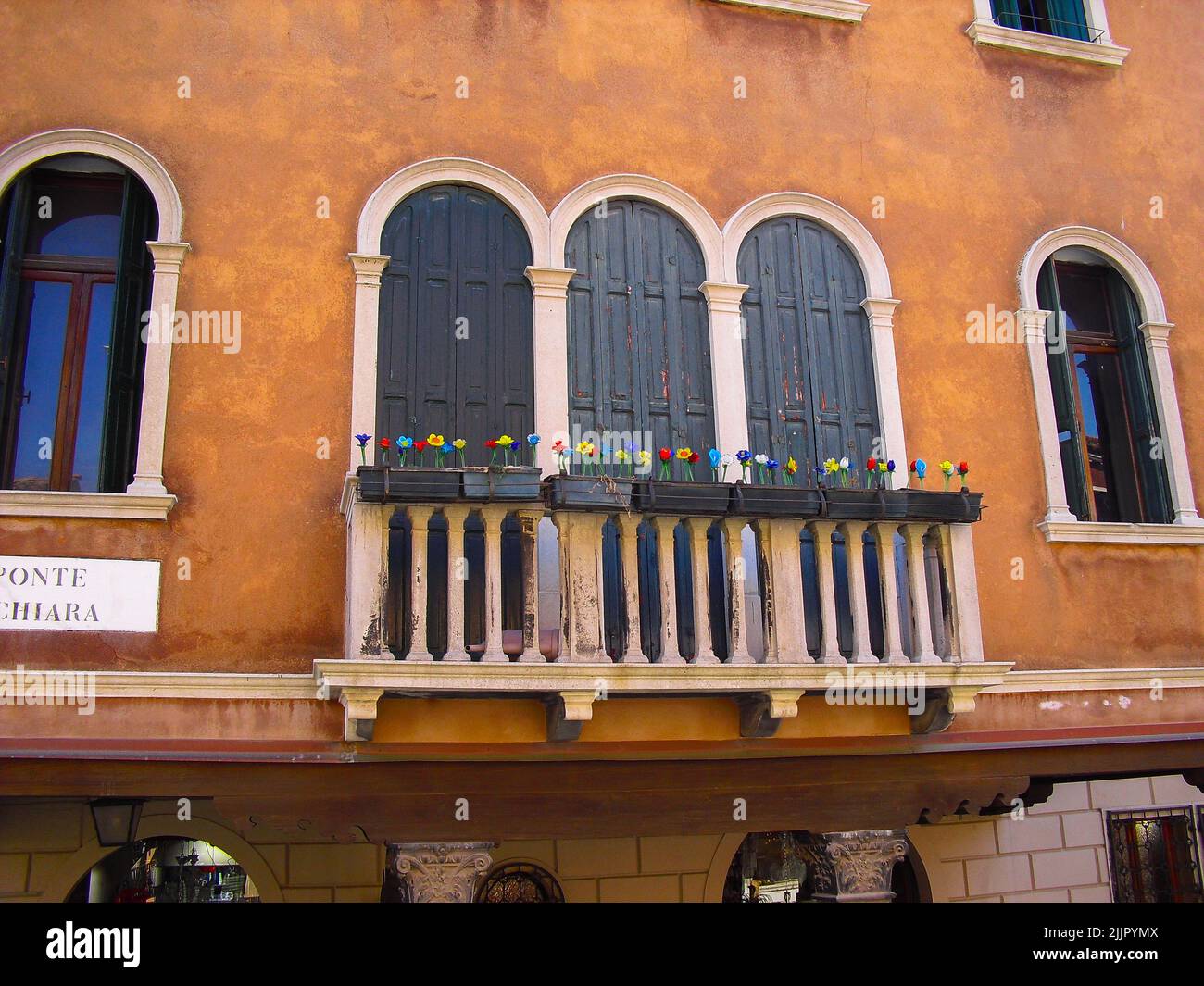 Un pilier de balcon Banque de photographies et d’images à haute ...