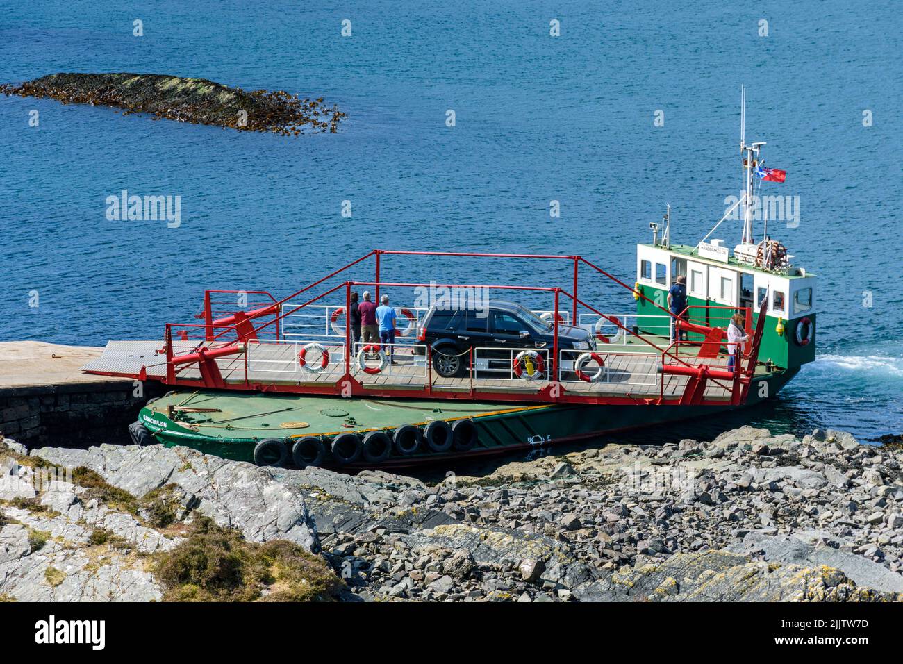 Le ferry de Glenelg à Kylerhea (le Glenachulish) qui traverse le ...